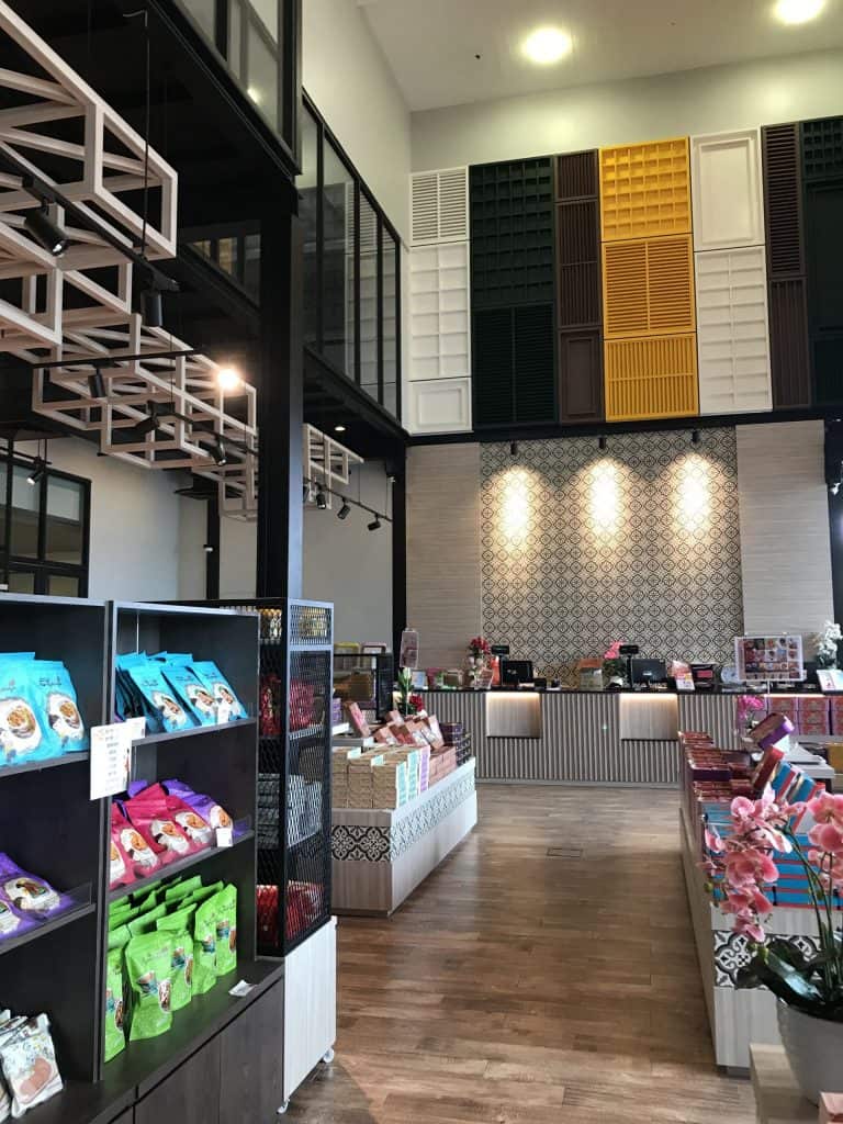 Innovative Digital Retail Outlet - Cubexis